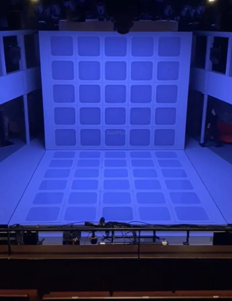 A Guide to Types of Theatre Stage | SeatPlan